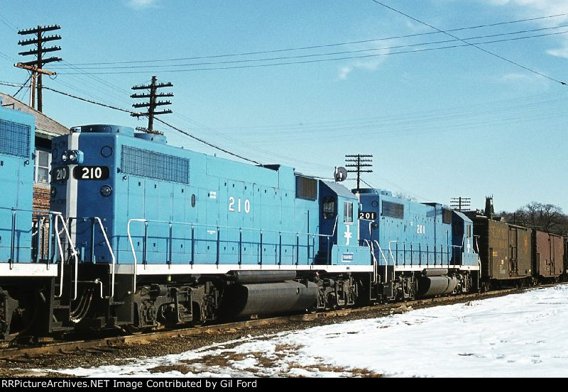 B&M 210-201(GP38-2s)